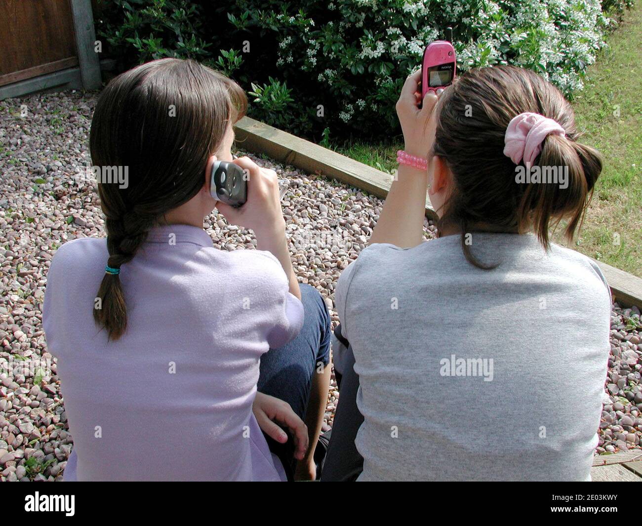 Children school uk phones hi-res stock photography and images - Alamy