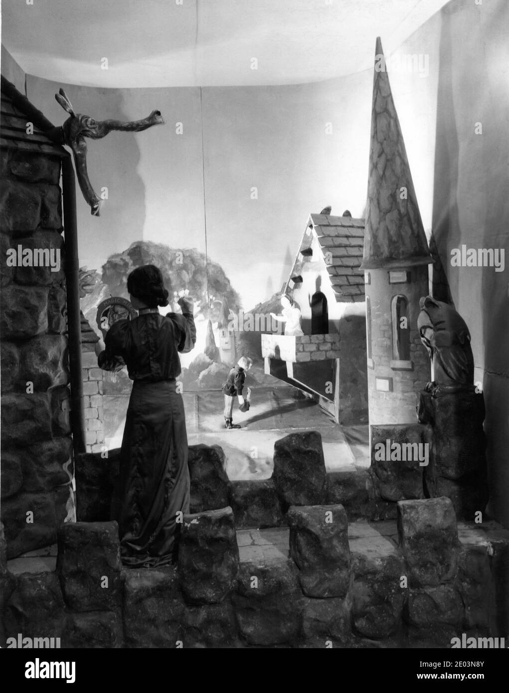 Animated Shop Display at Barkers Department Store in Kensington London ...