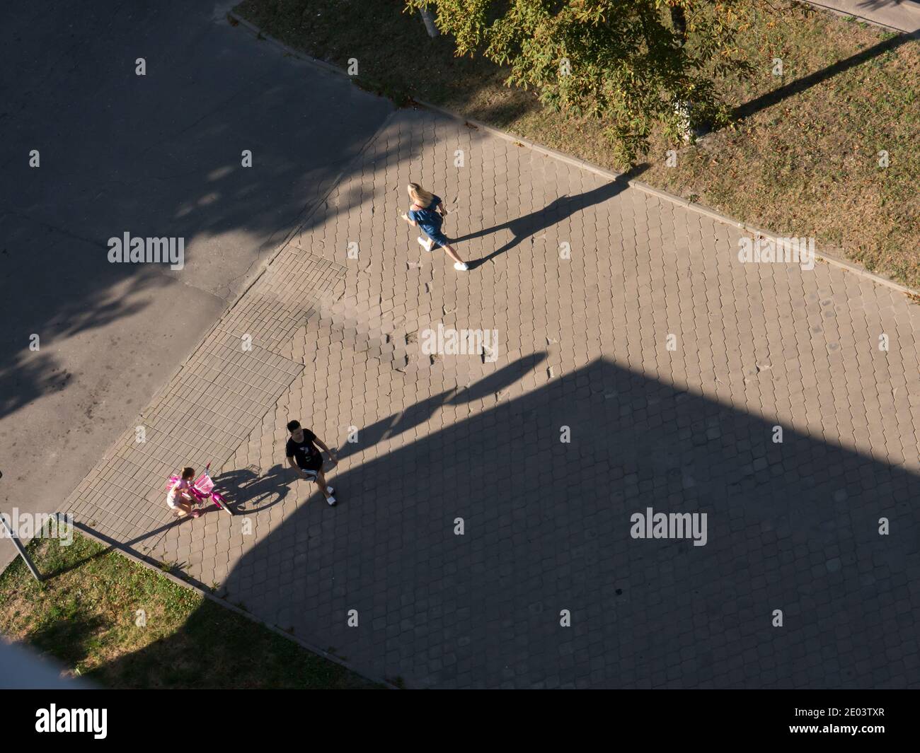 The Architecture backgrounds and objects. Sidewalk. Man. Woman. Girl ...