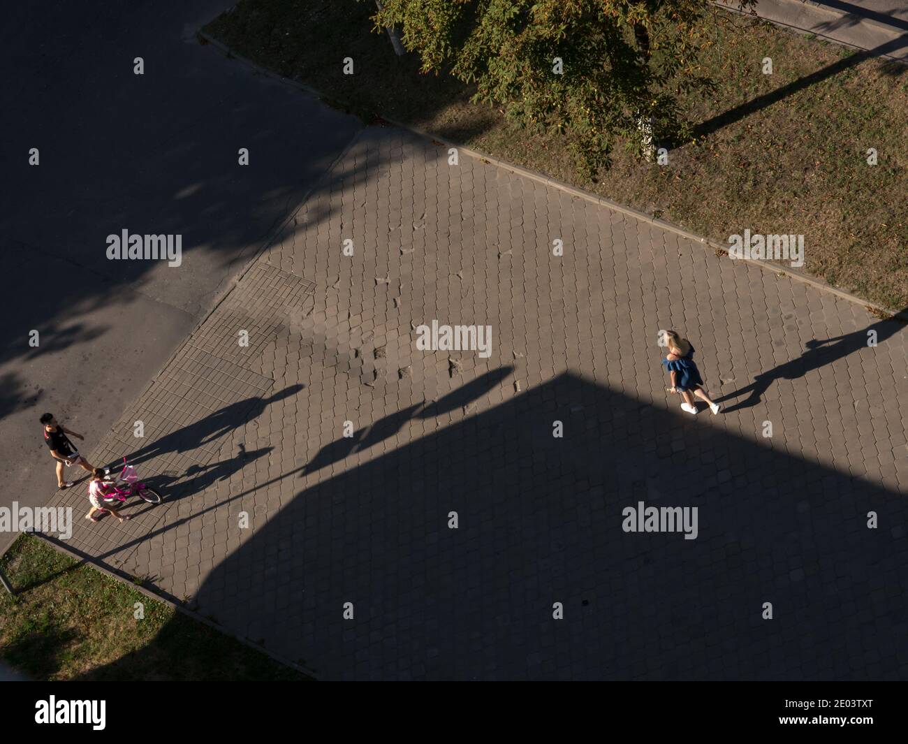 The Architecture backgrounds and objects. Sidewalk. Man. Woman. Girl ...