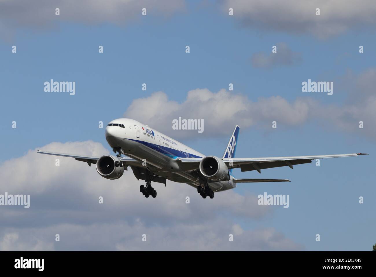 Ana boeing 777 airliner hi-res stock photography and images - Alamy
