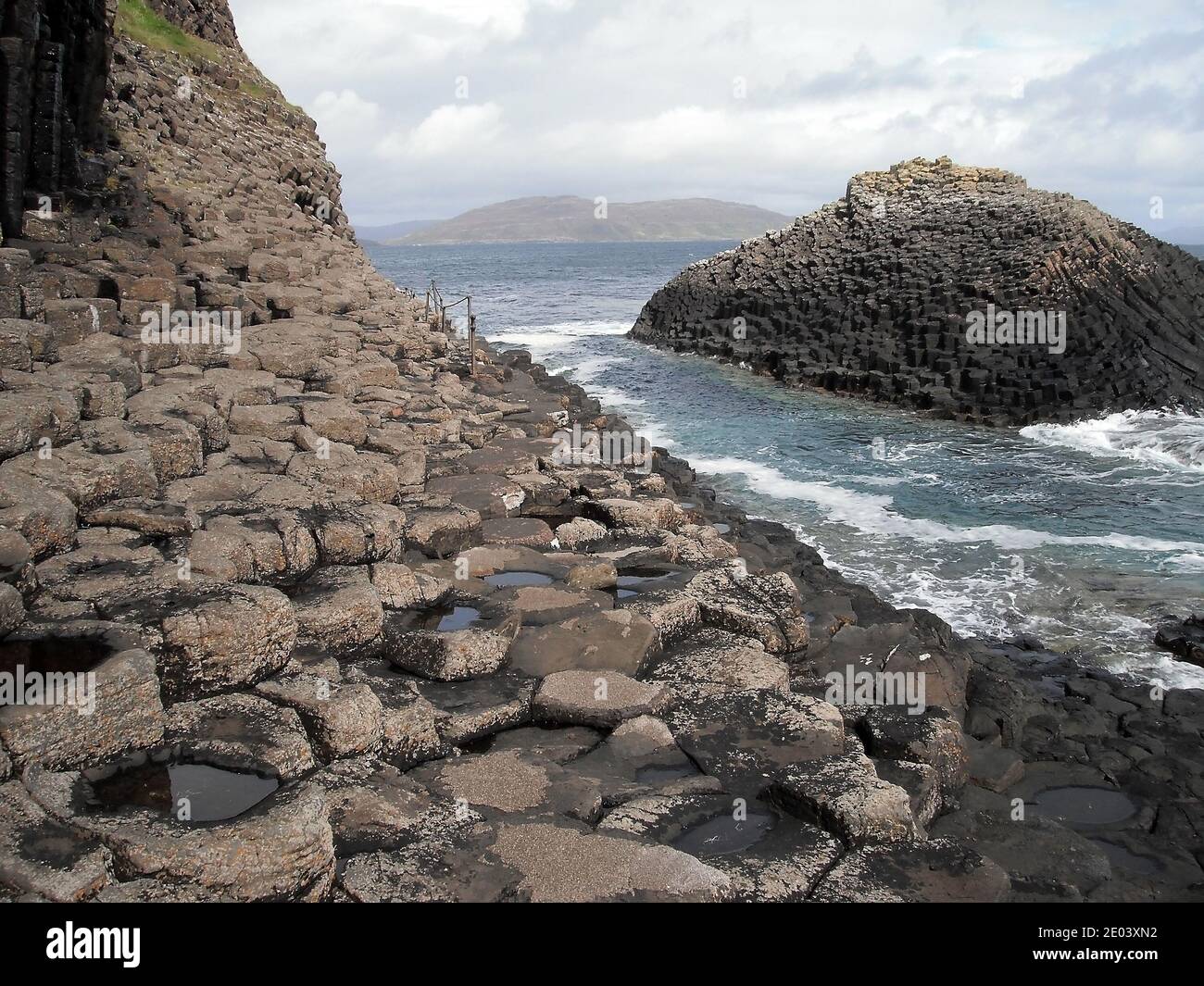Hexagonal rock hi-res stock photography and images - Alamy
