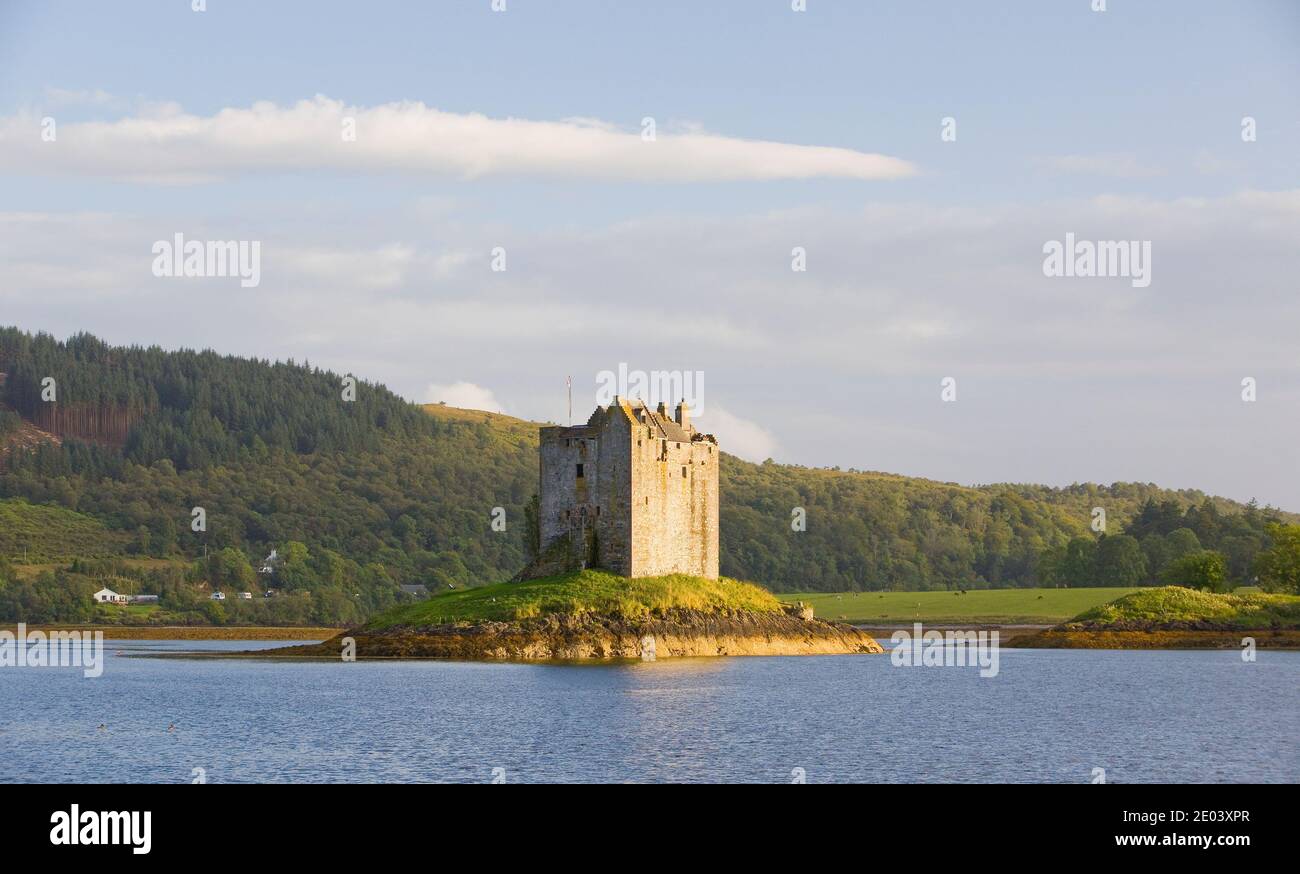 Castle stalker with flag hi-res stock photography and images - Alamy