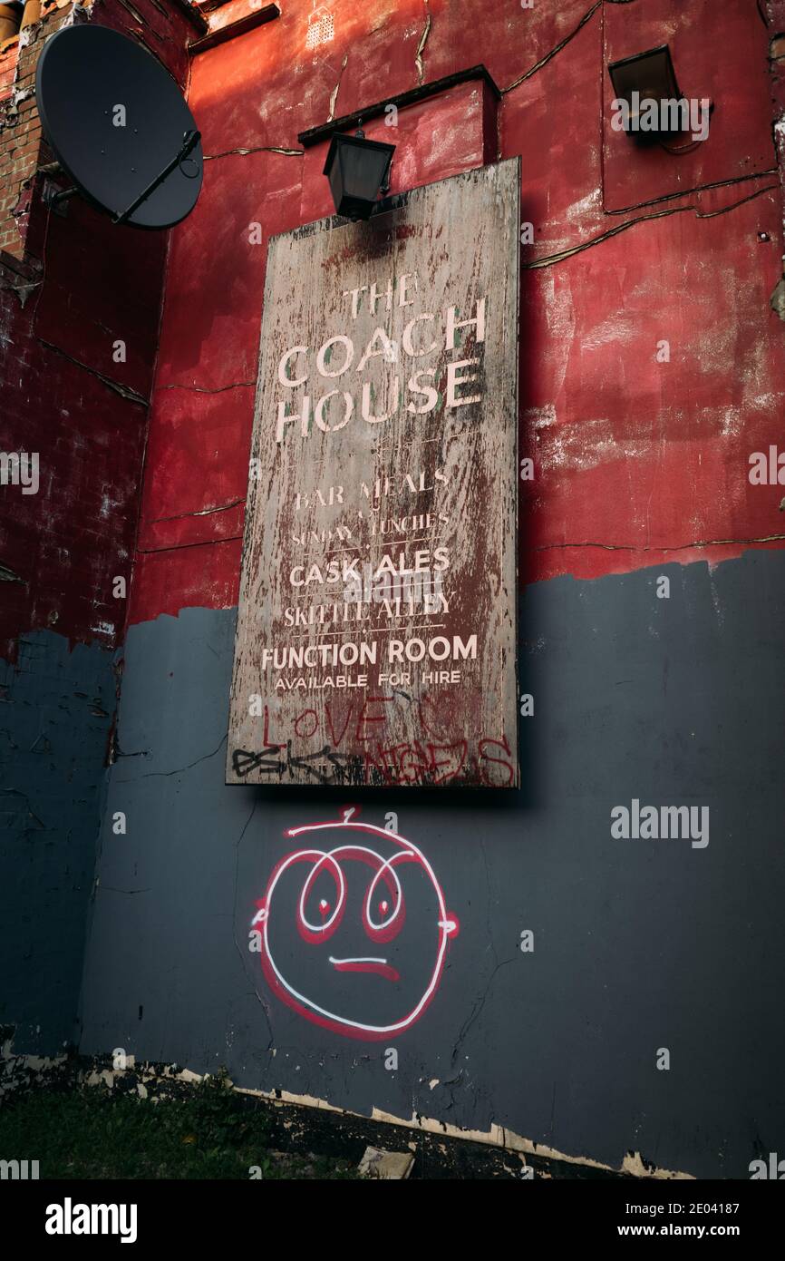 Coach house sign hi-res stock photography and images - Alamy
