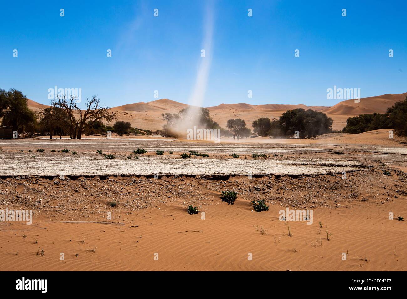 Whirlwind in the desert hi-res stock photography and images - Alamy