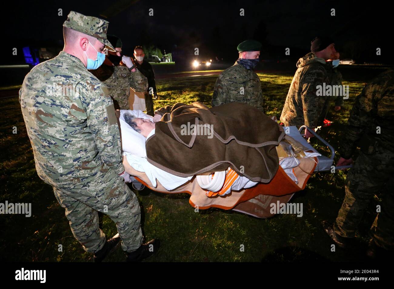 Carry person stretcher High Resolution Stock Photography and Images - Alamy