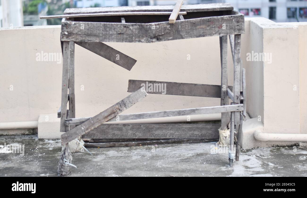 Broken table hi-res stock photography and images - Alamy