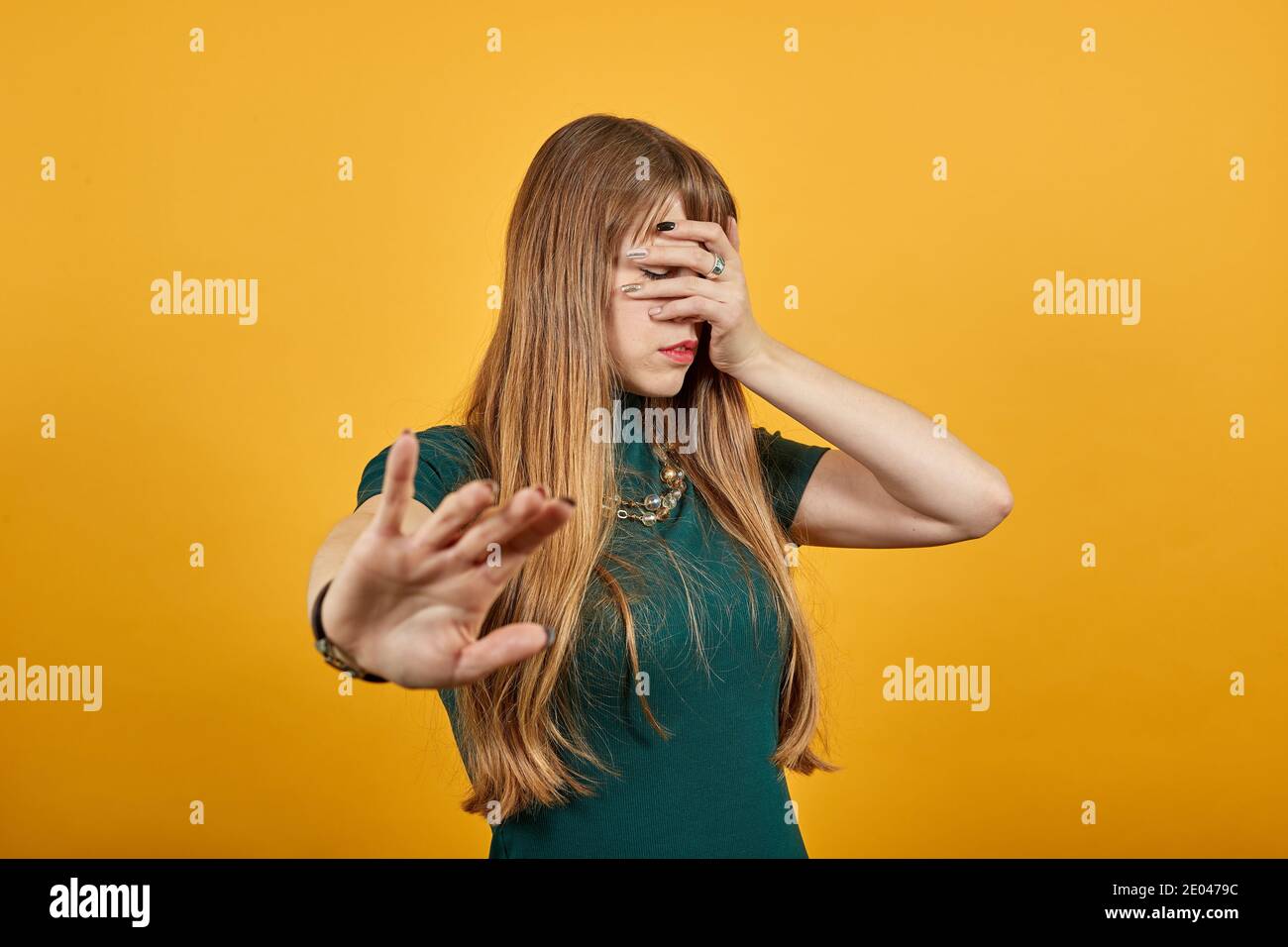 Disagree Face Expression High Resolution Stock Photography and Images ...