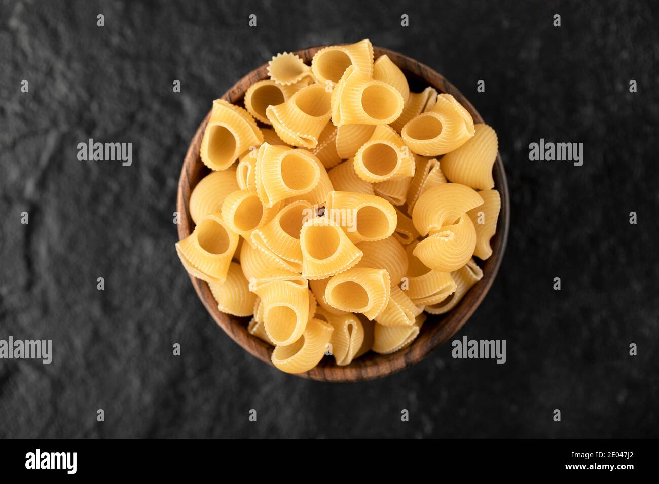 Conchiglie in bowl hi-res stock photography and images - Alamy