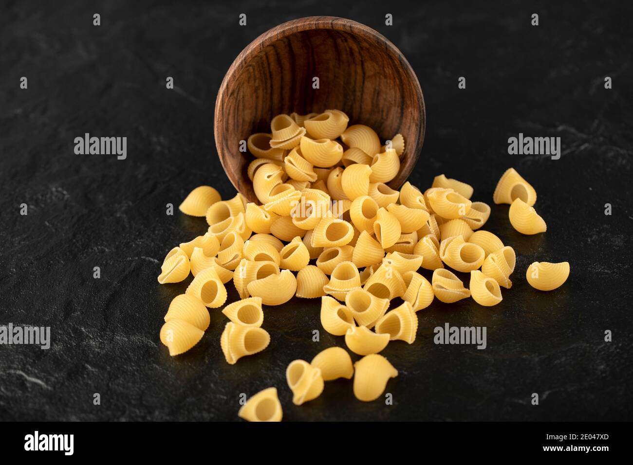 Conchiglie in bowl hi-res stock photography and images - Alamy
