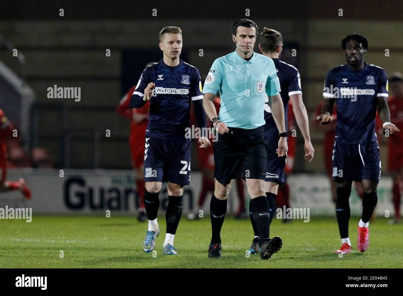 Referee craig hicks hi-res stock photography and images - Alamy