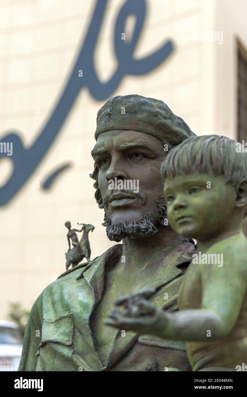 Che guevara statue and child hi-res stock photography and images - Alamy