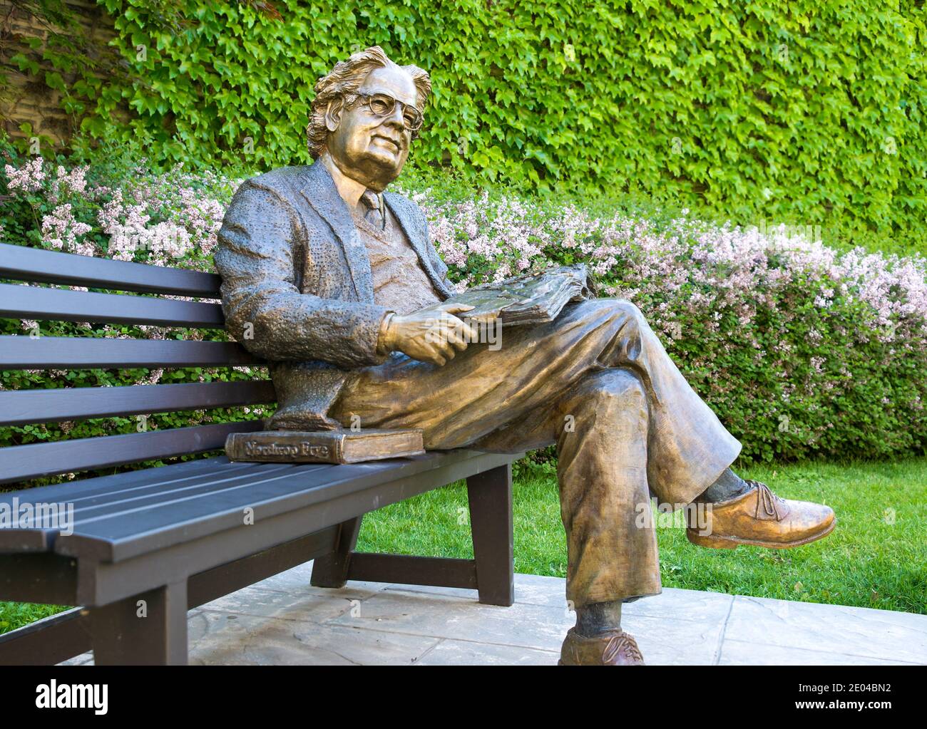 Northrop Frye Sculpture Statue, Toronto, Canada Stock Photo - Alamy