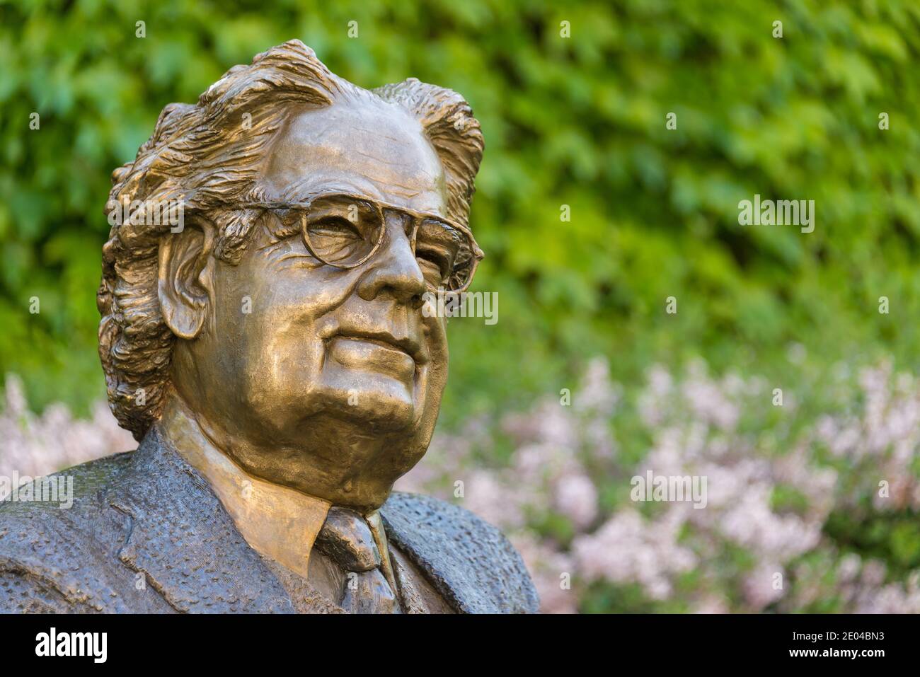Northrop Frye Sculpture Statue, Toronto, Canada Stock Photo - Alamy