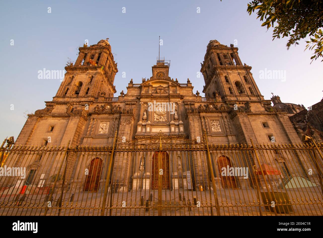 Catedral cathedral metropolitana constitution hi-res stock photography ...