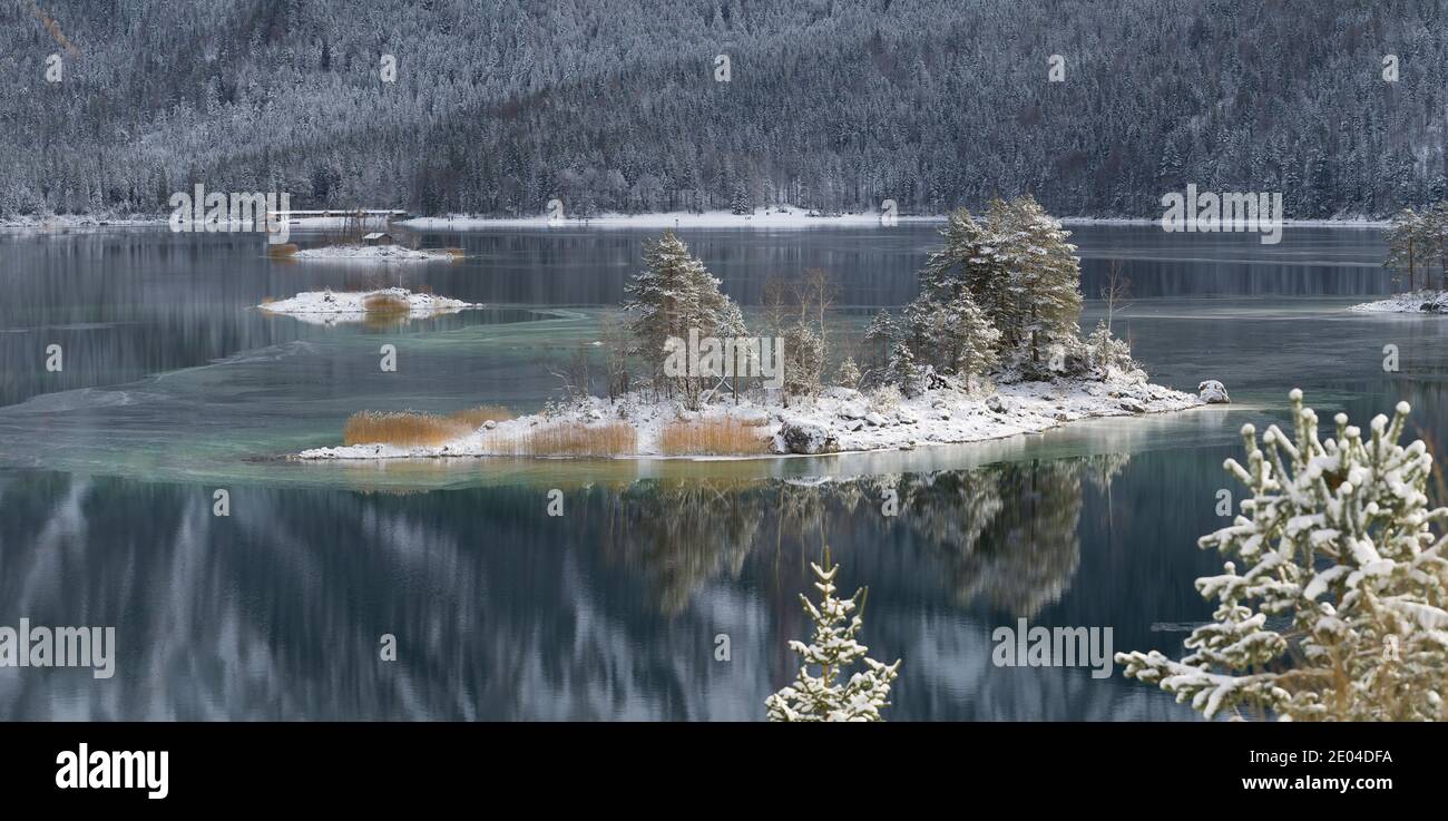 Emerald green water hi-res stock photography and images - Alamy