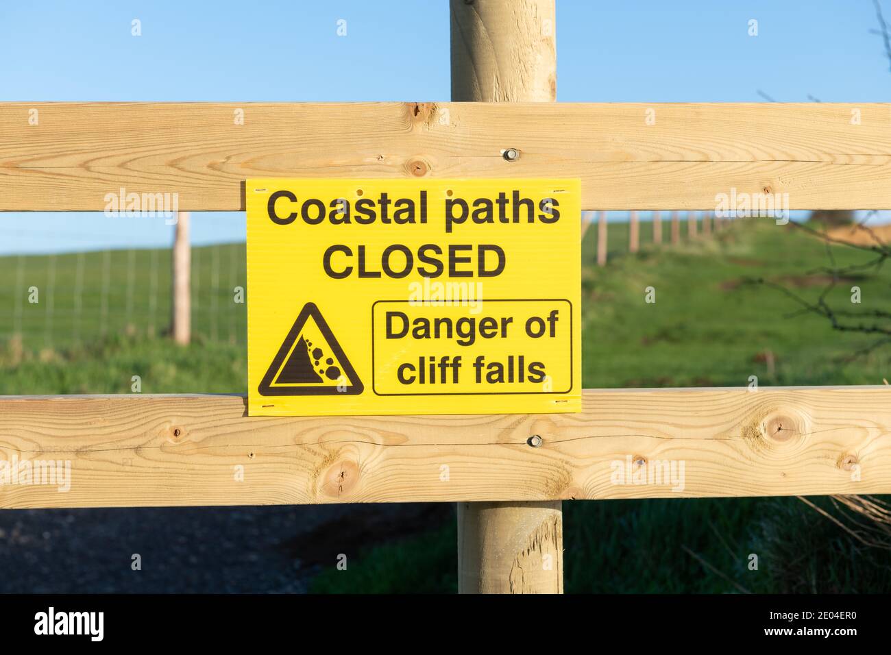 Landslide warning sign hi-res stock photography and images - Alamy
