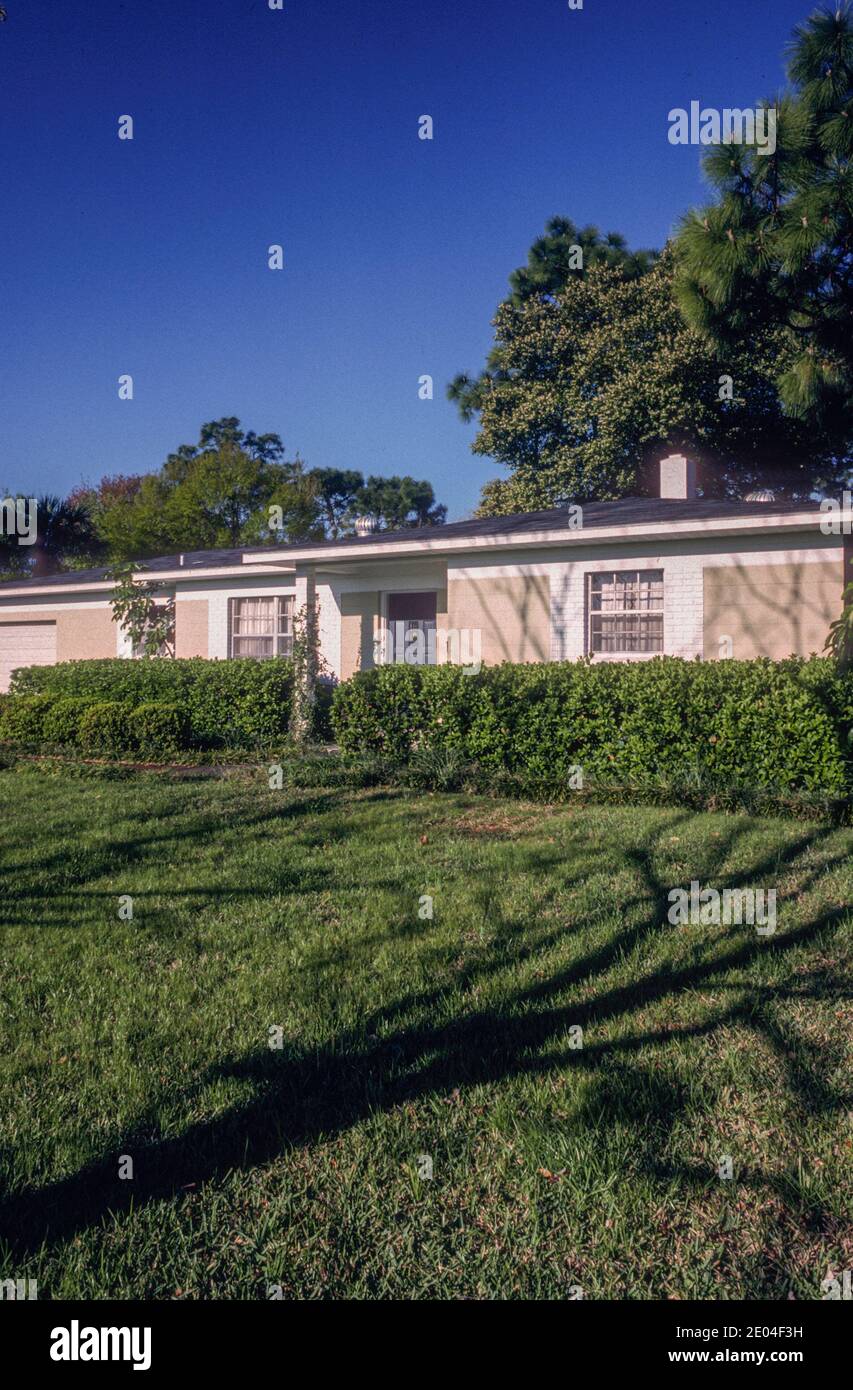 Ranch style home hi-res stock photography and images - Alamy
