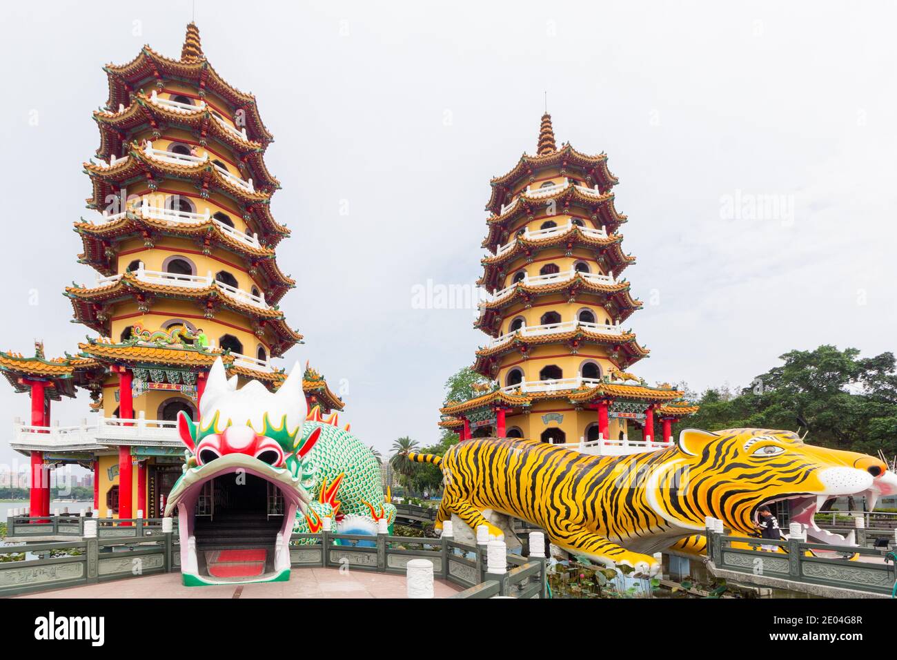 The Dragon and Tiger Pagodas in Kaohsiung, Taiwan Stock Photo - Alamy