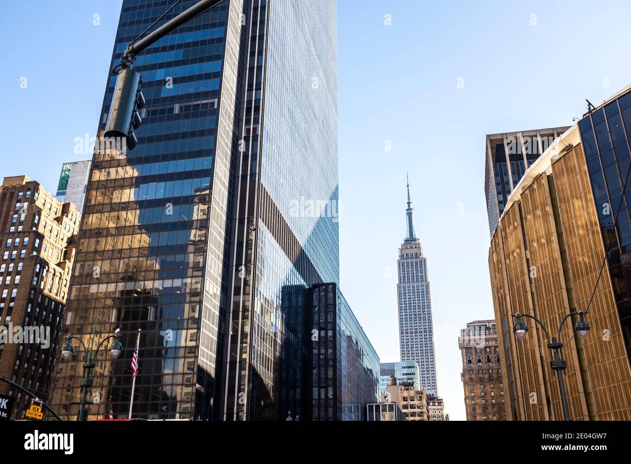 High rise look out window hi-res stock photography and images - Alamy