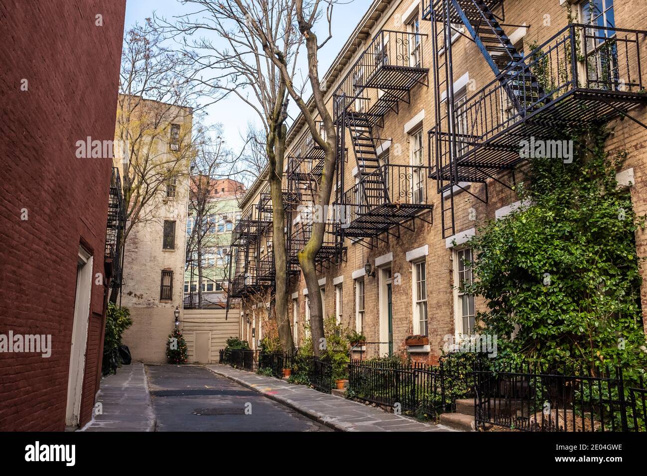 High rise look out window hi-res stock photography and images - Alamy