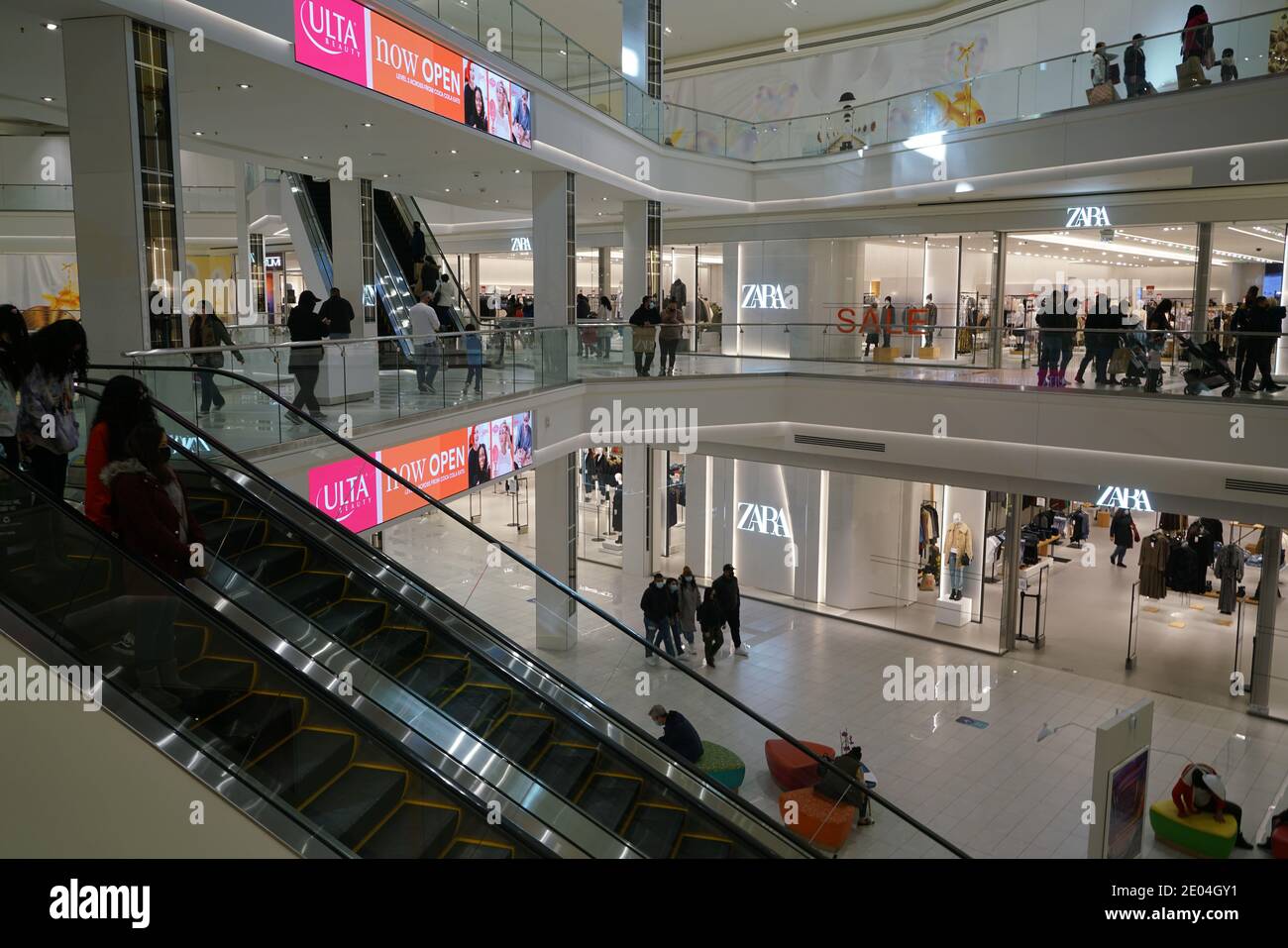 The American Dream Mall, a new mega shopping mall with amusement area ...