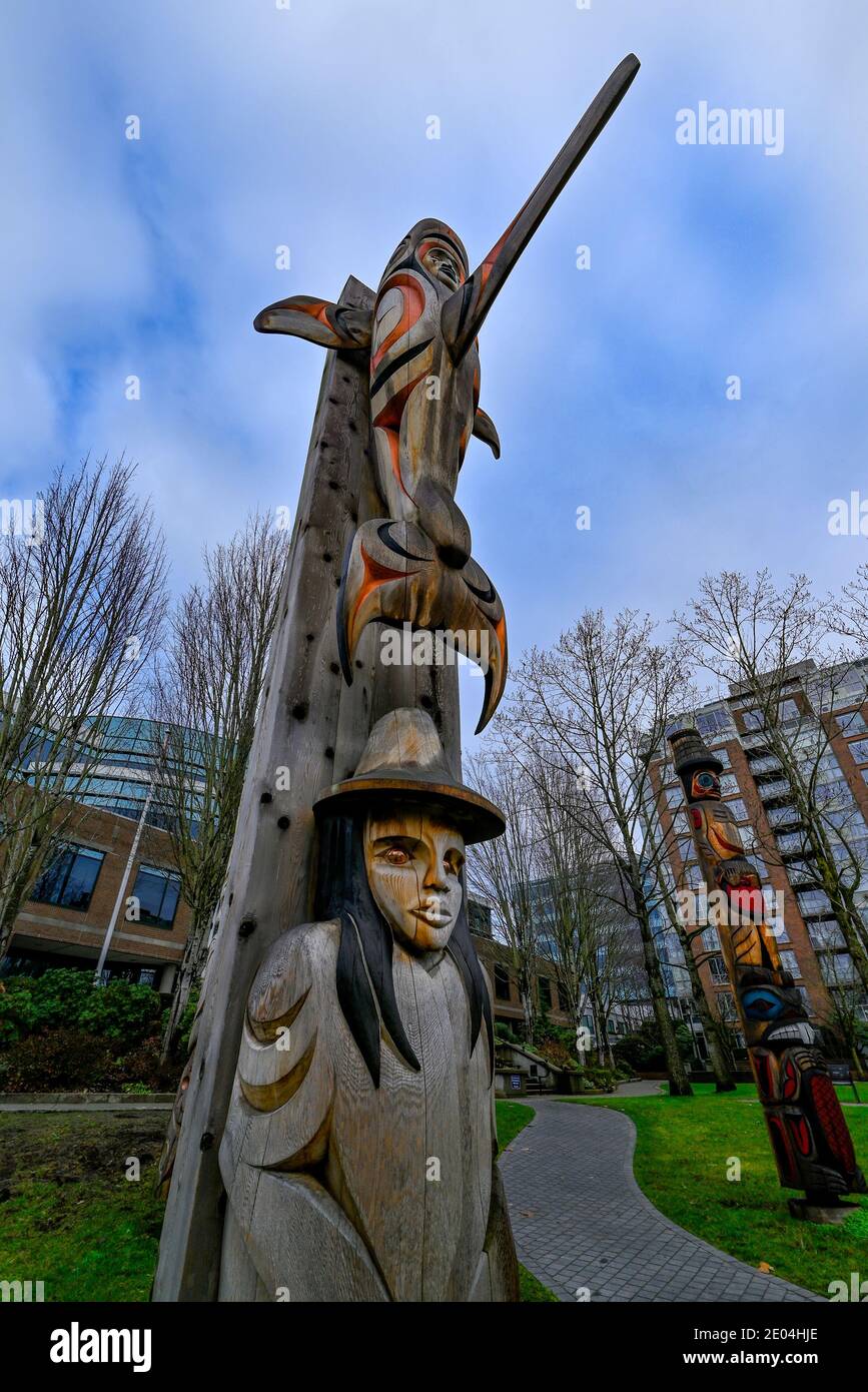 First Nations, Female Welcoming figure by artists Chrystal and Chris ...