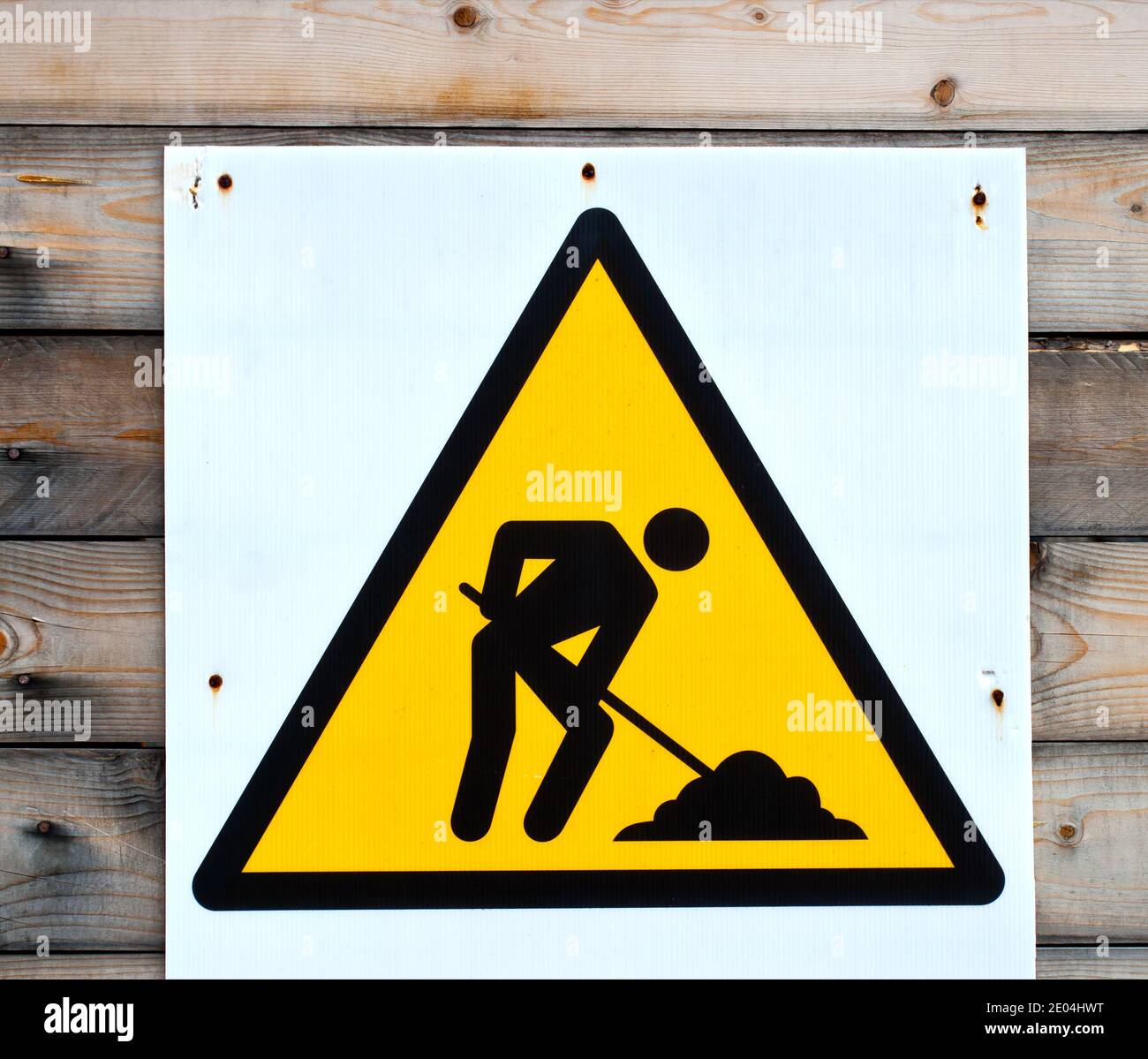 Yellow Construction Sign on wooden plank Stock Photo - Alamy