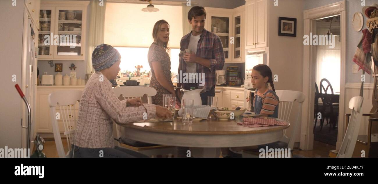 A CALIFORNIA CHRISTMAS, from left: Amanda Detmer, Lauren Swickard, Josh ...