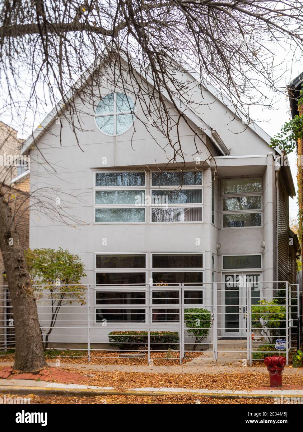Post-Modern residential building in Lincoln Park Stock Photo - Alamy