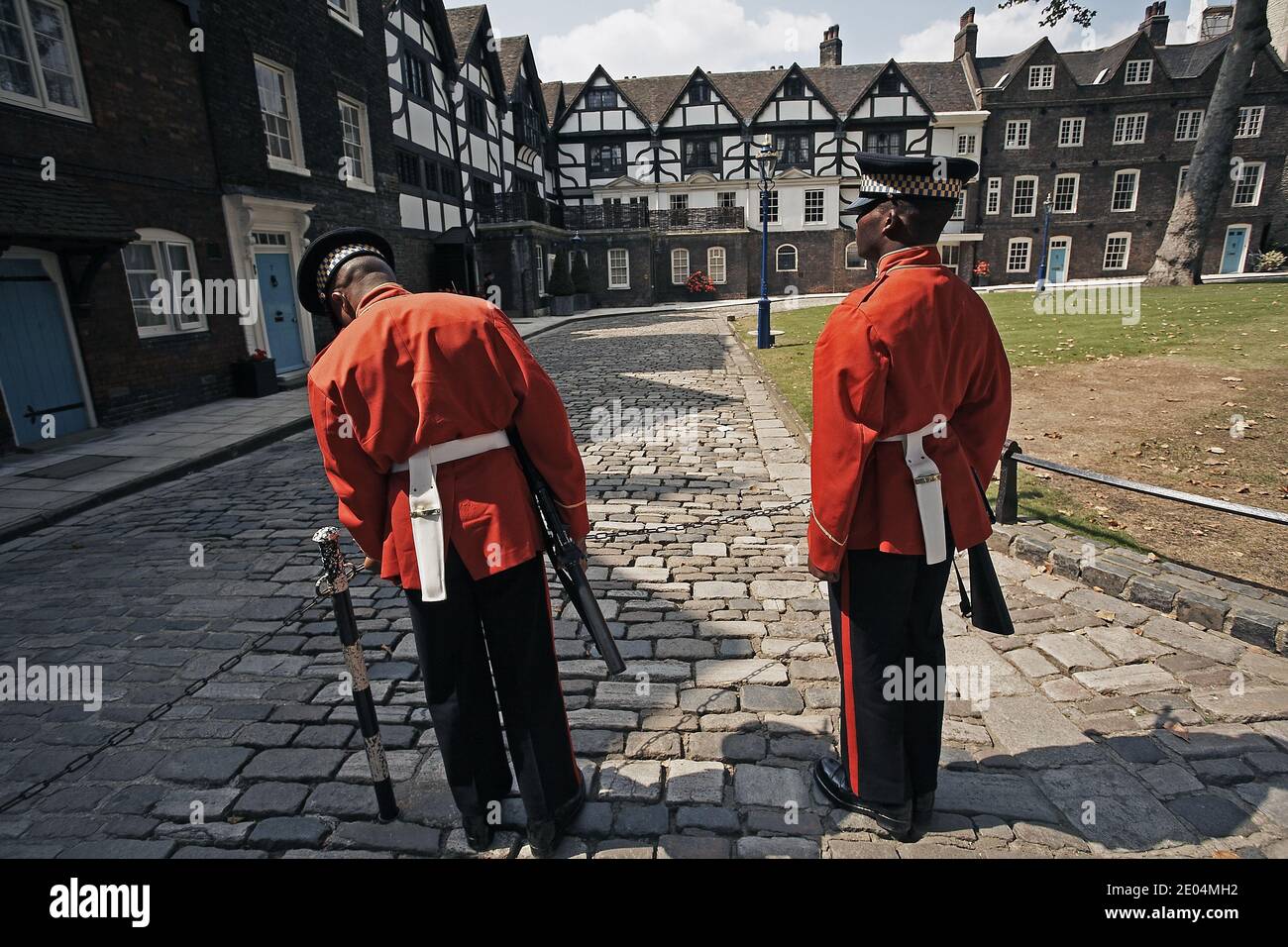 Changing the guard at the Queen's house, Tower of London, London ...