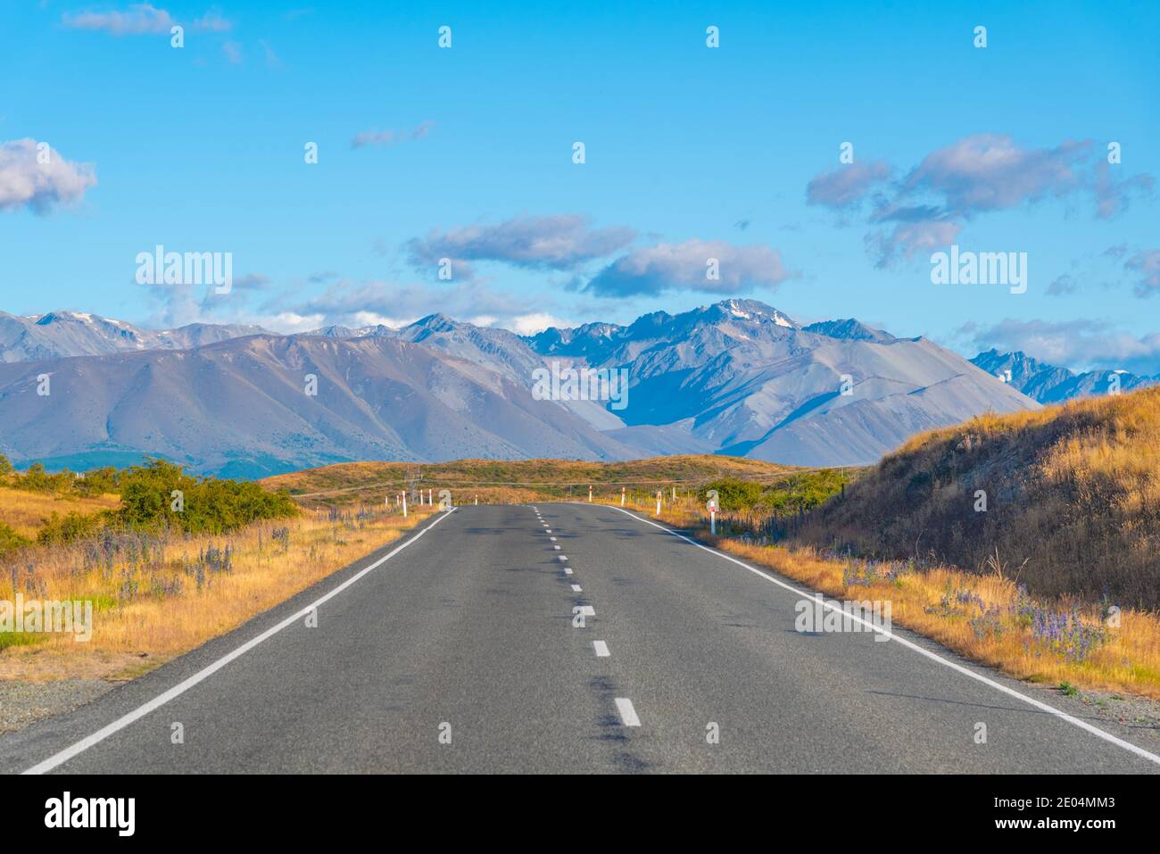 Road at Aoraki / Mt Cook National park in New Zealand Stock Photo - Alamy