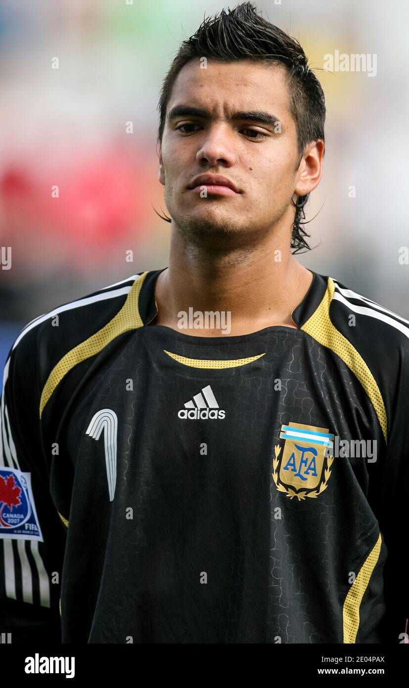 Argentine soccer player Sergio Romero at the 2007 FIFA U20 World Cup in ...