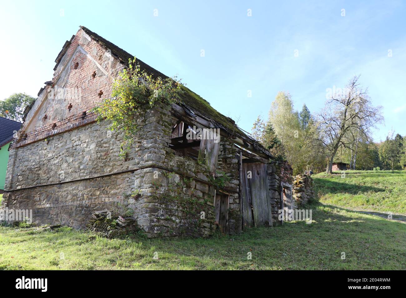 Rural stone building hi-res stock photography and images - Alamy