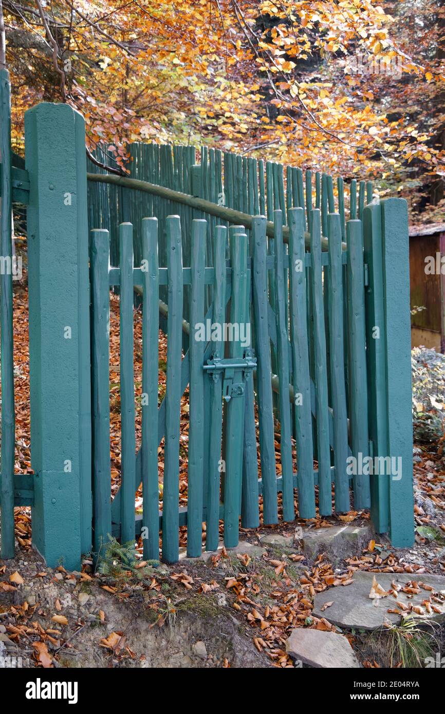 Wicket gate hi-res stock photography and images - Alamy