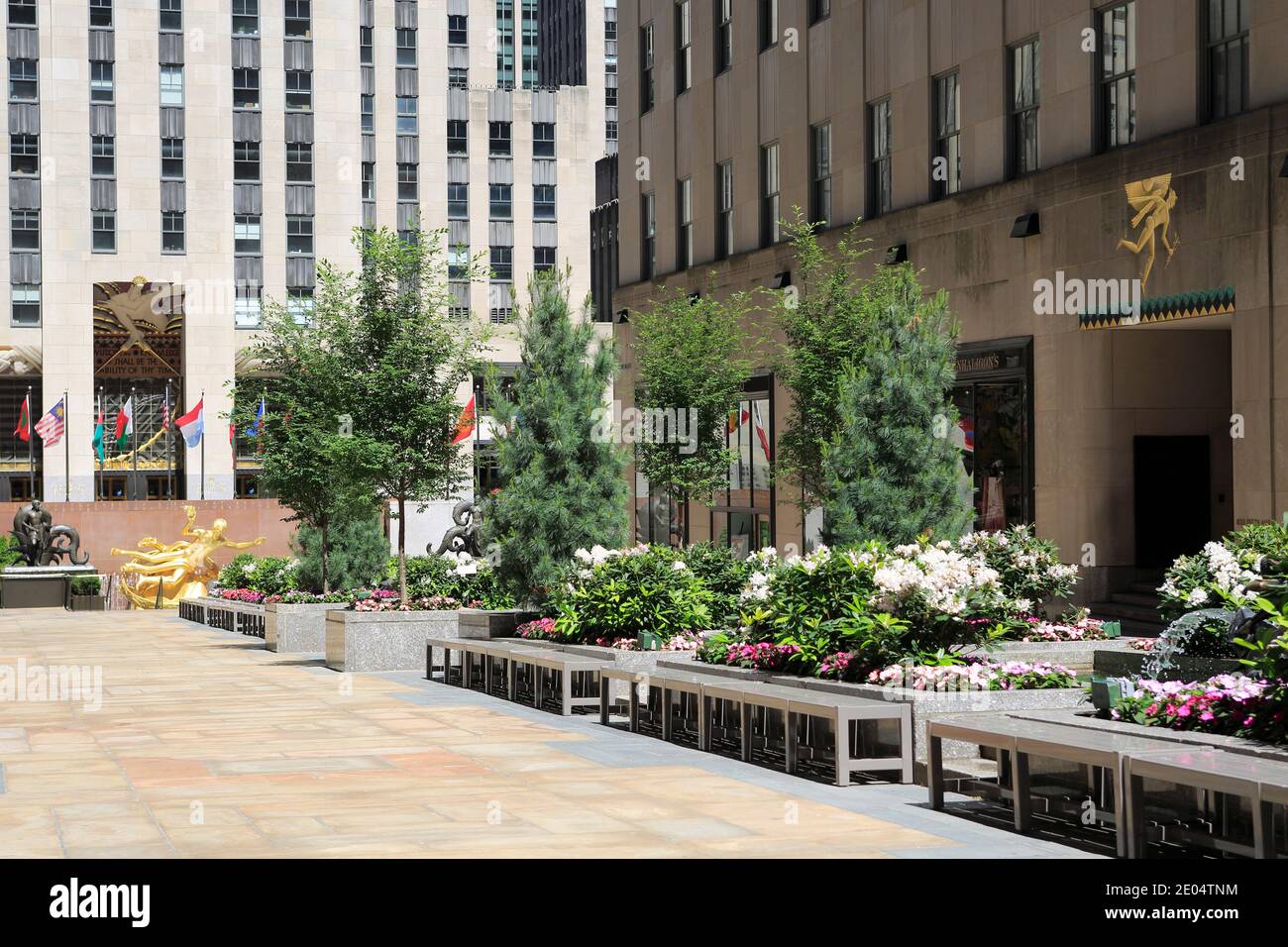 Rockefeller Center, Channel Gardens, 5th Avenue, Midtown, Manhattan ...
