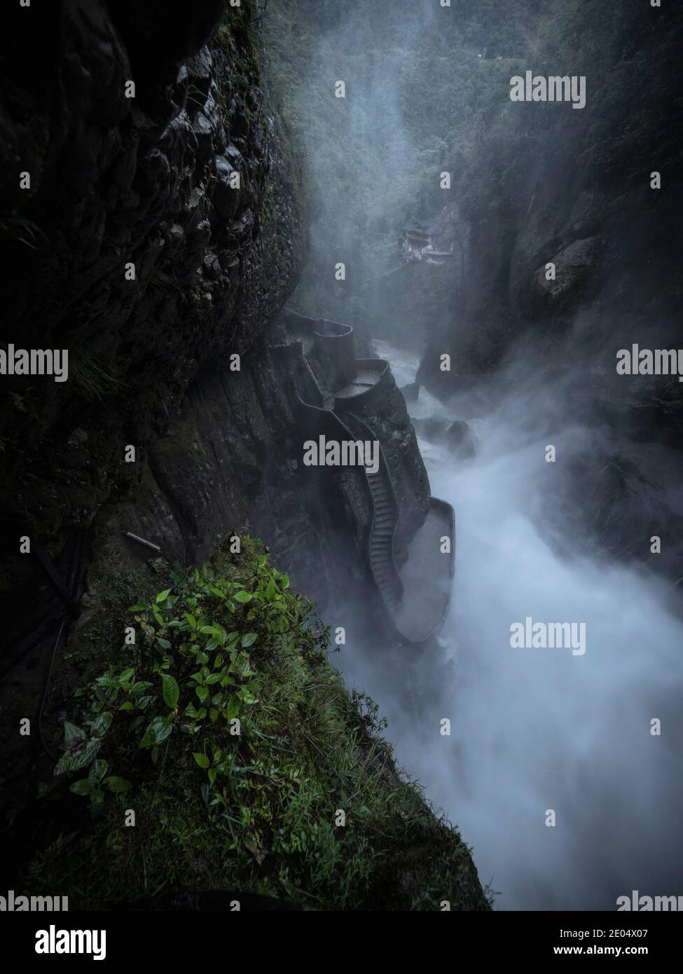 Viewing platform observation deck stairs at Pailon del diablo Devils ...