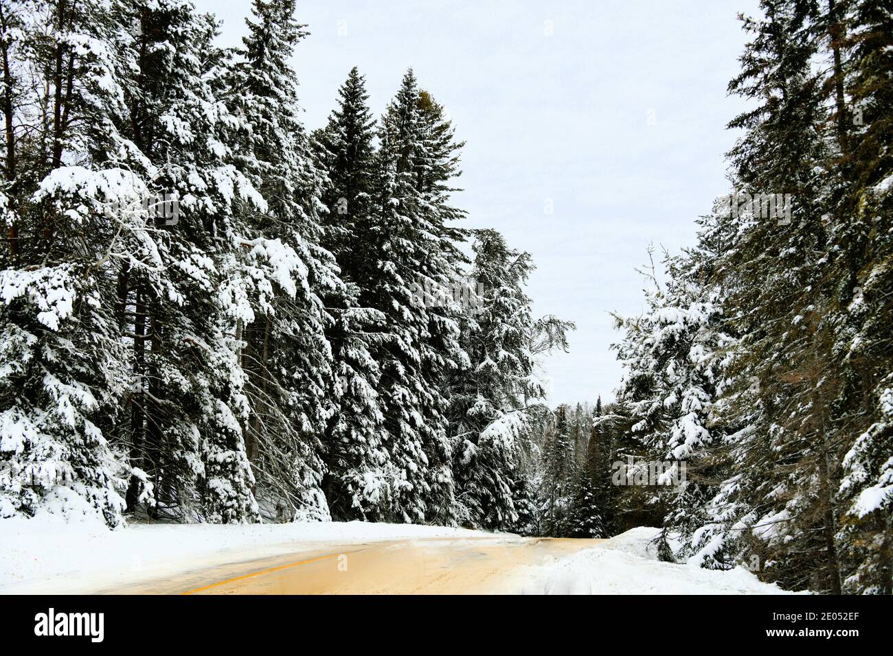 Snow horizontal hi-res stock photography and images - Alamy