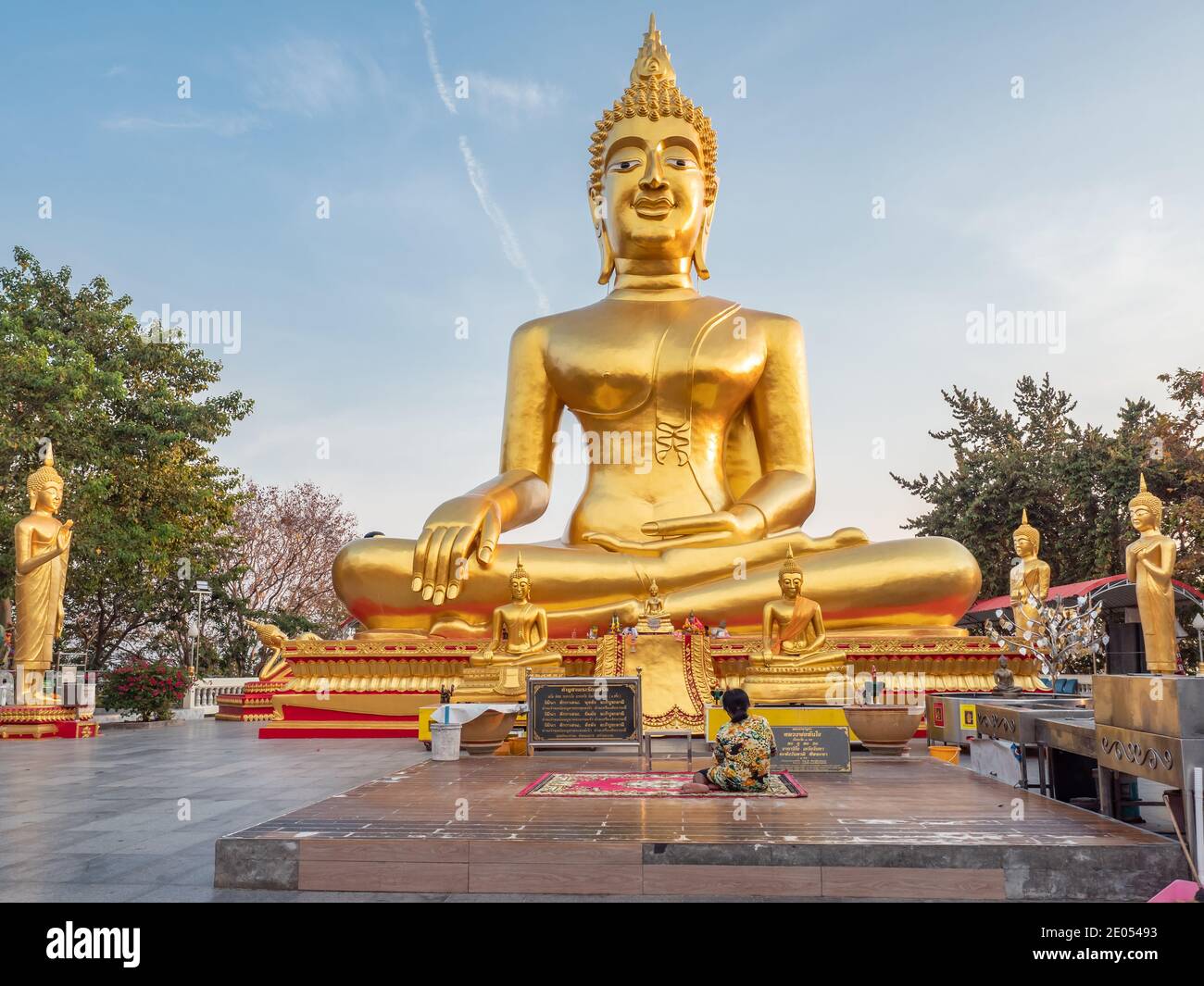 Big buddha temple hi-res stock photography and images - Alamy