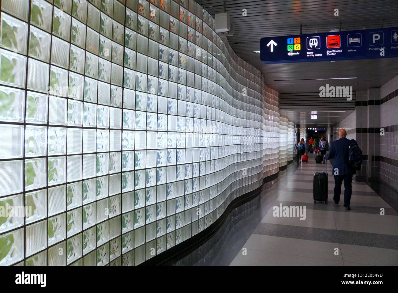 Chicago o'hare terminal 2 hi-res stock photography and images - Alamy