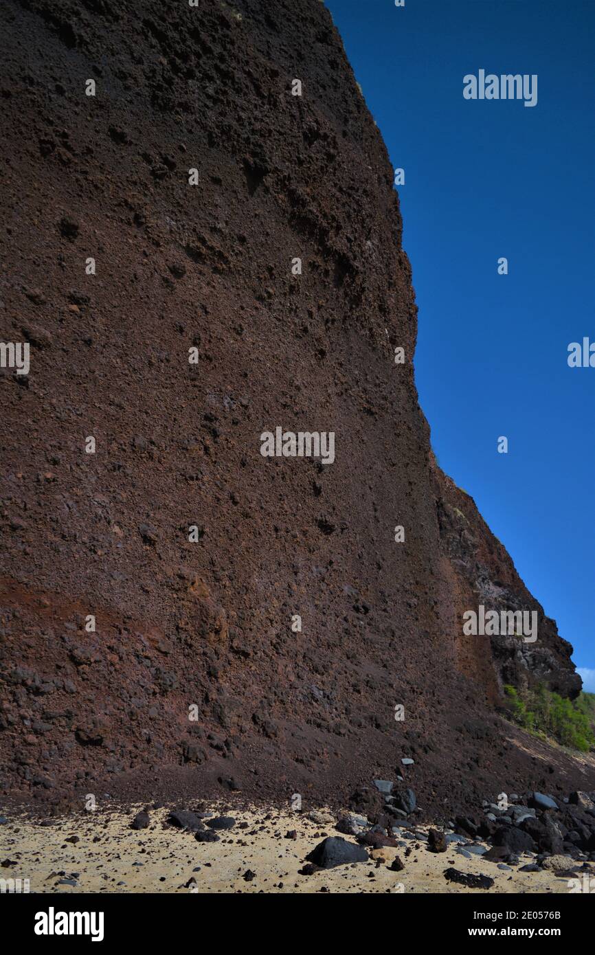 Eroding old volcano on a Moloka'i beach Stock Photo - Alamy