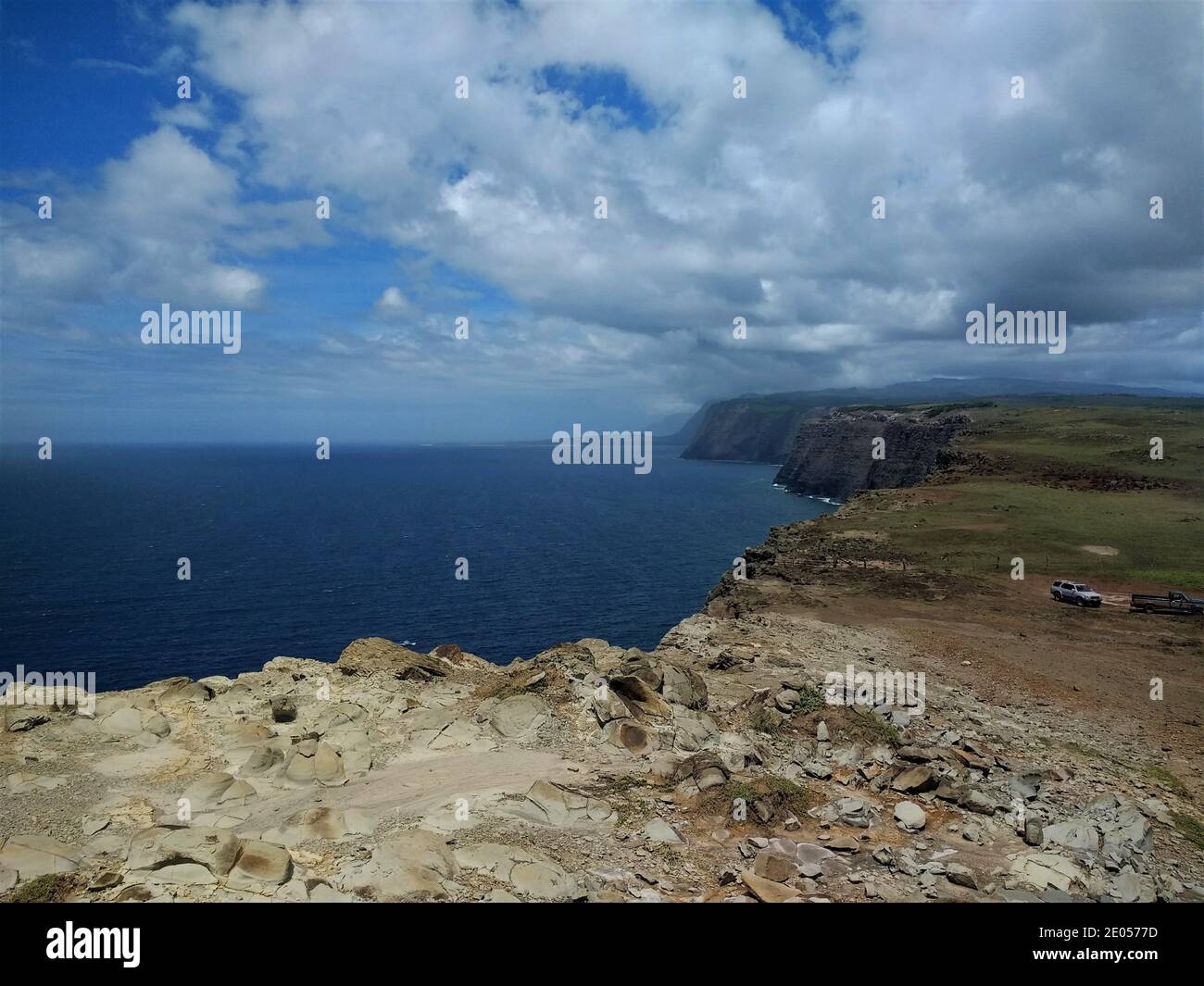 Molokai cliffs hi-res stock photography and images - Alamy