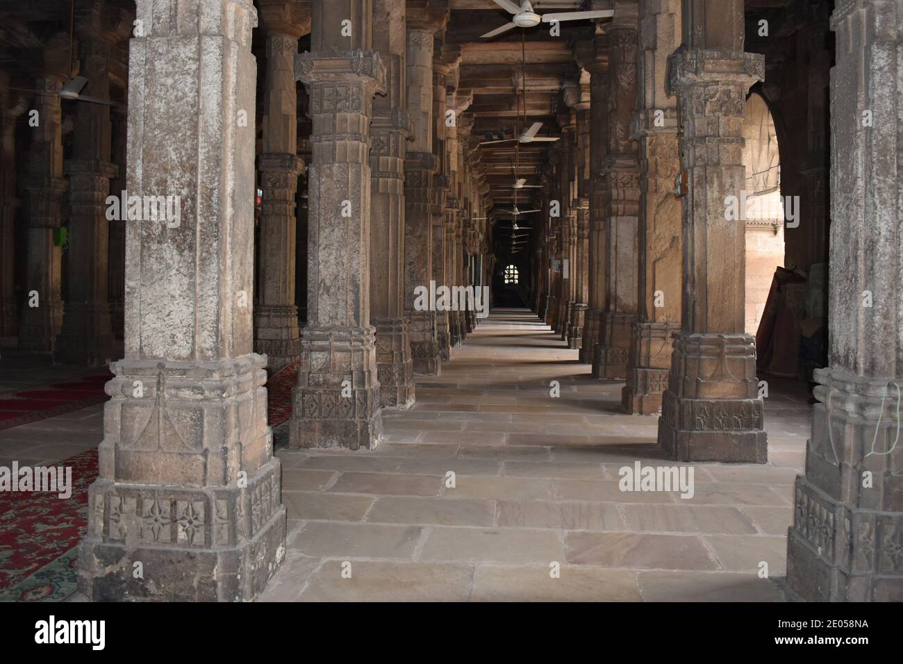 Inner view of Mosque, Jhulta Minar in Ahmedabad, Gujarat, India Stock ...