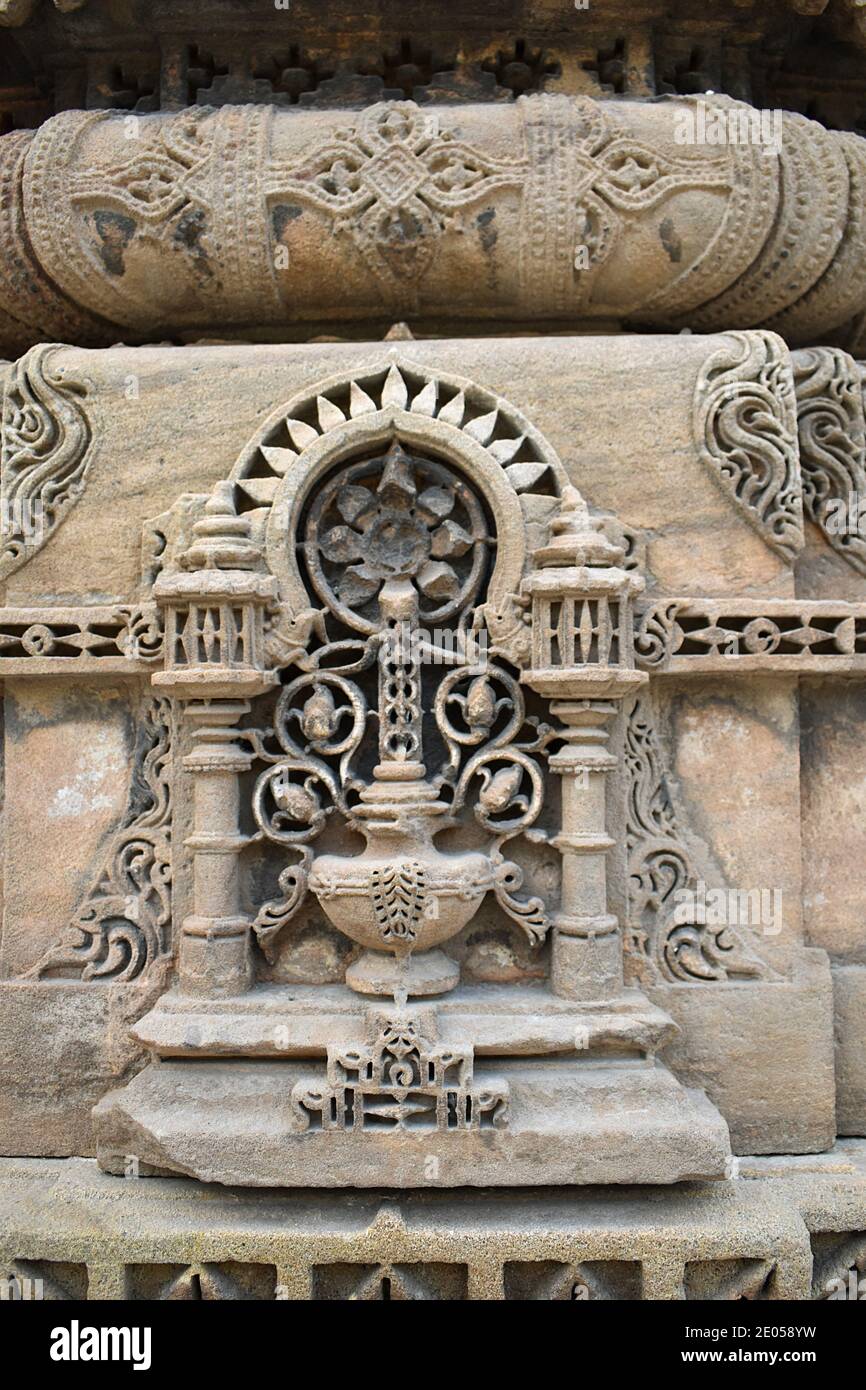 Wall design outside detail - Jhulta Minar in Ahmedabad is well known ...