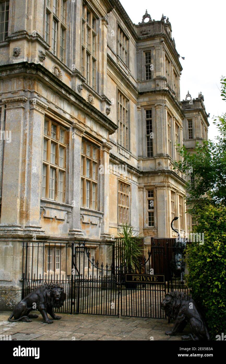 Bronze and cast iron sculptures hi-res stock photography and images - Alamy