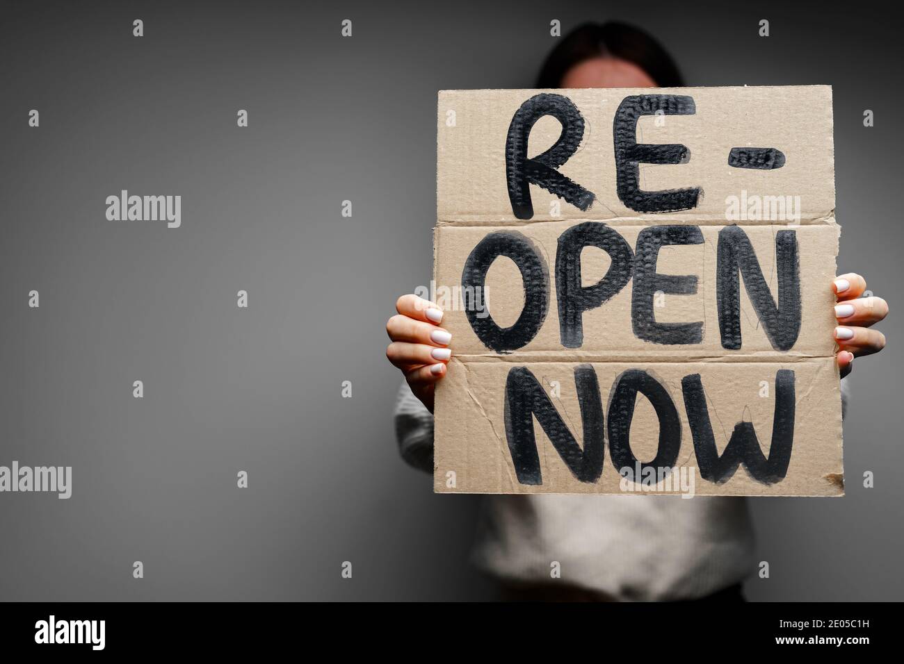 Now open banner sign hi-res stock photography and images - Alamy