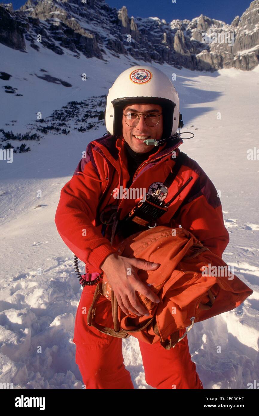 Austria/ Tirol/Mountain rescue personnel on a glacier locate a victim ...