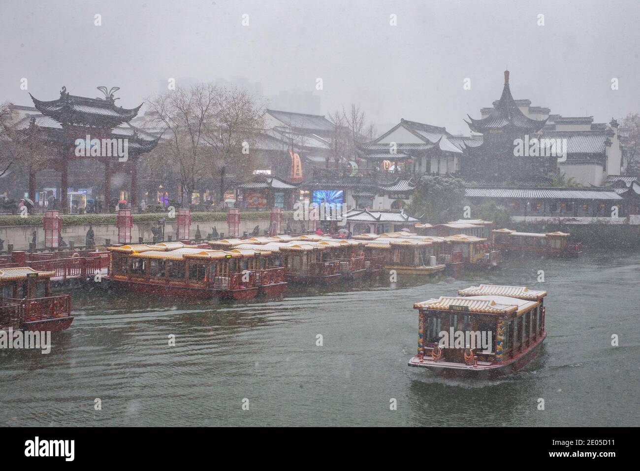 Snowfall 29 jpg hi-res stock photography and images - Alamy