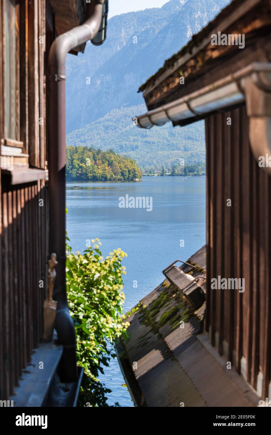 Look to Lake Hallstatt through a narrow gap between two houses Stock ...