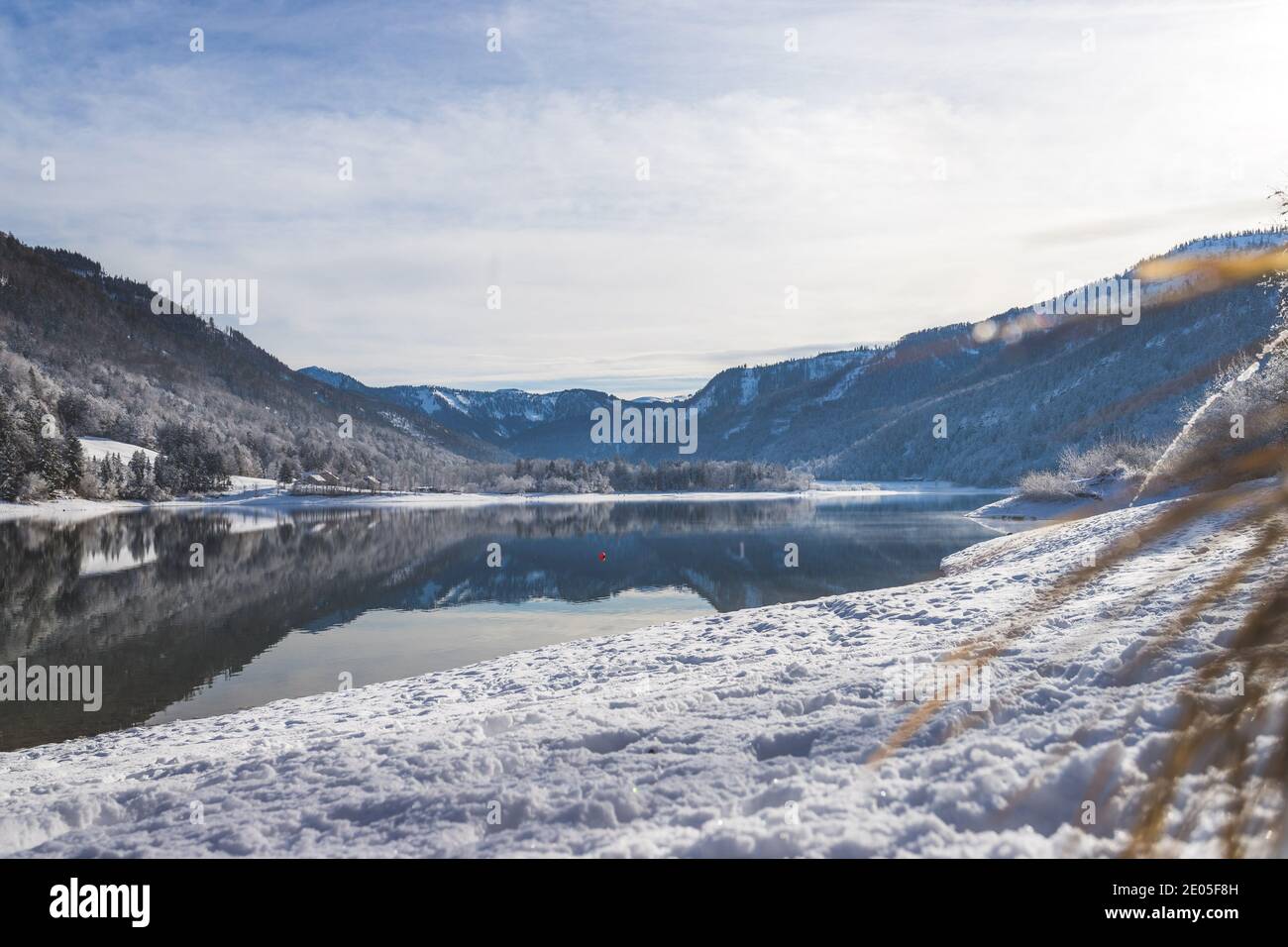 Idyllic winter landscape: Reflection lake, snowy trees and mountains ...